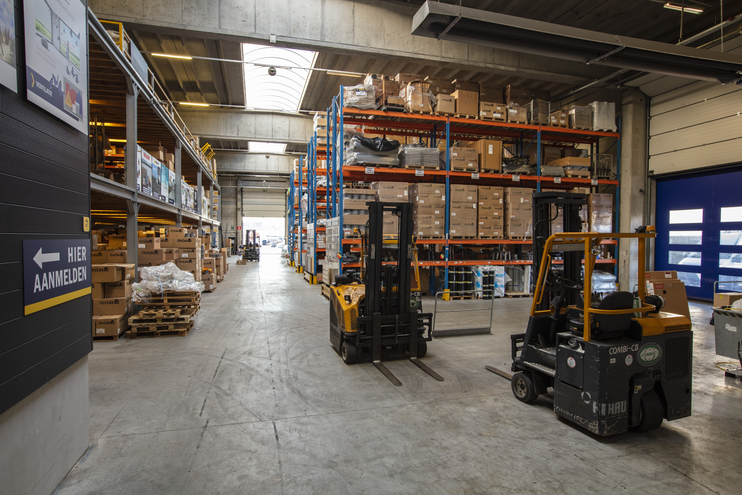 Deschacht ontlast filialen van voorraadbeheer met Slim4